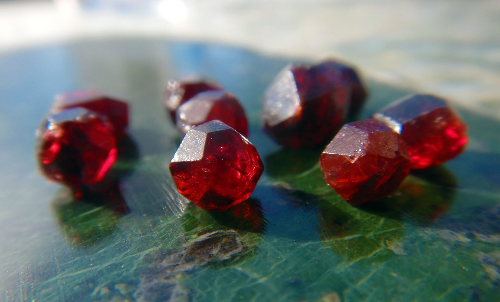 Raw Garnets (Crystals) – Dan Hurd Prospecting