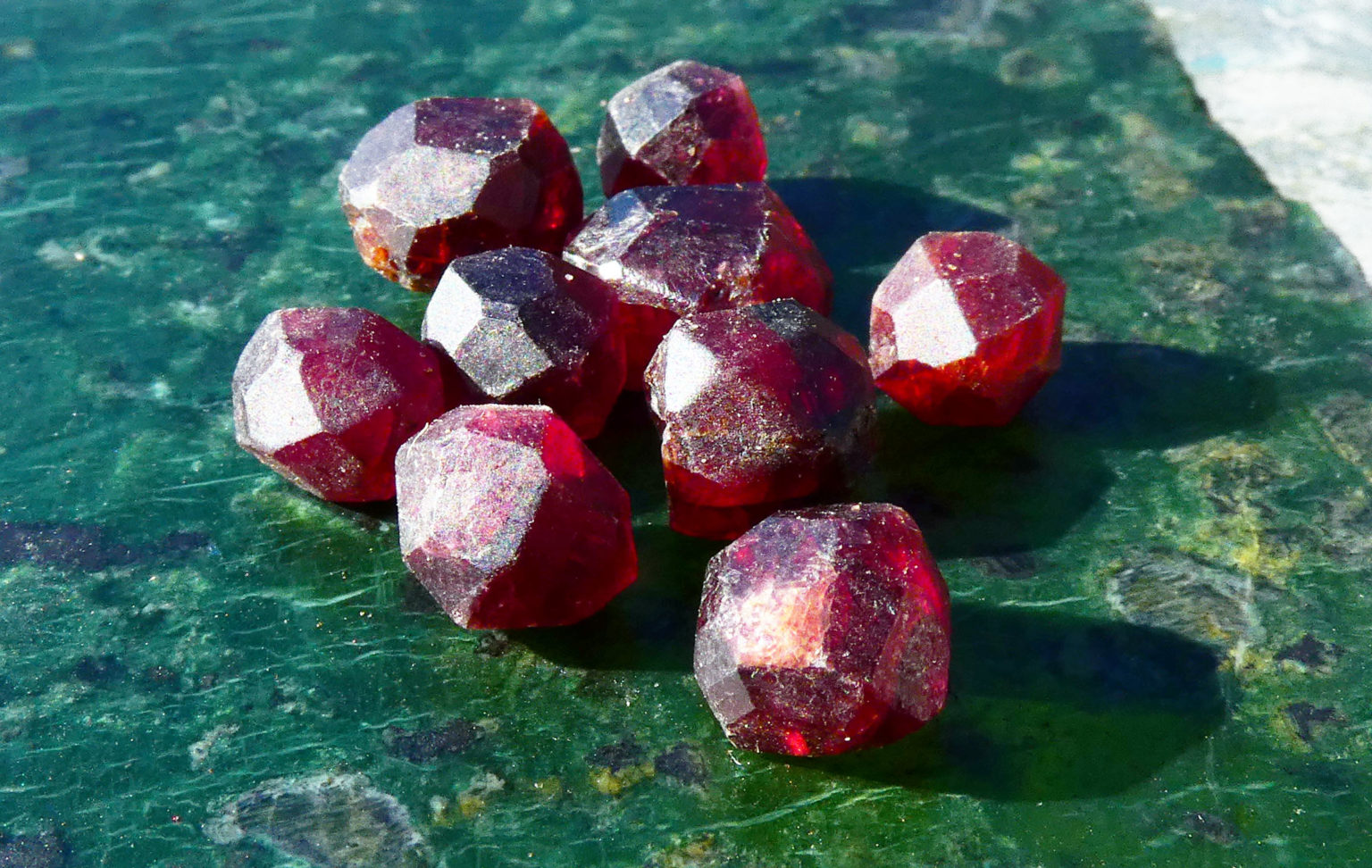 50 ct – Gem Quality – Facet Grade Garnets. – Dan Hurd Prospecting