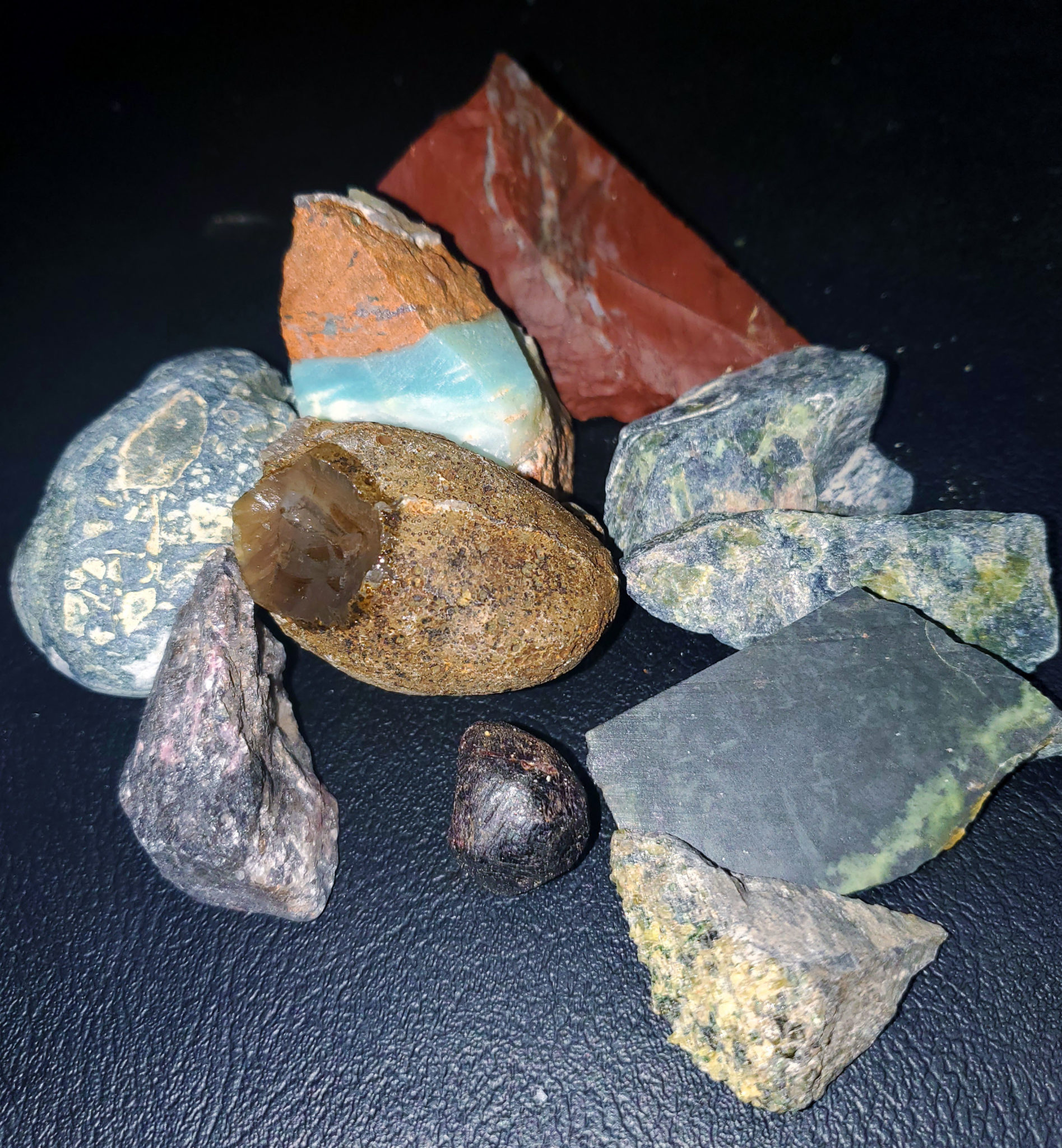Assorted rock grab bag – Dan Hurd Prospecting