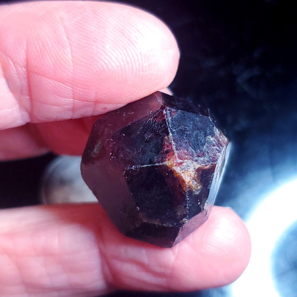 Large garnet specimen A – Dan Hurd Prospecting